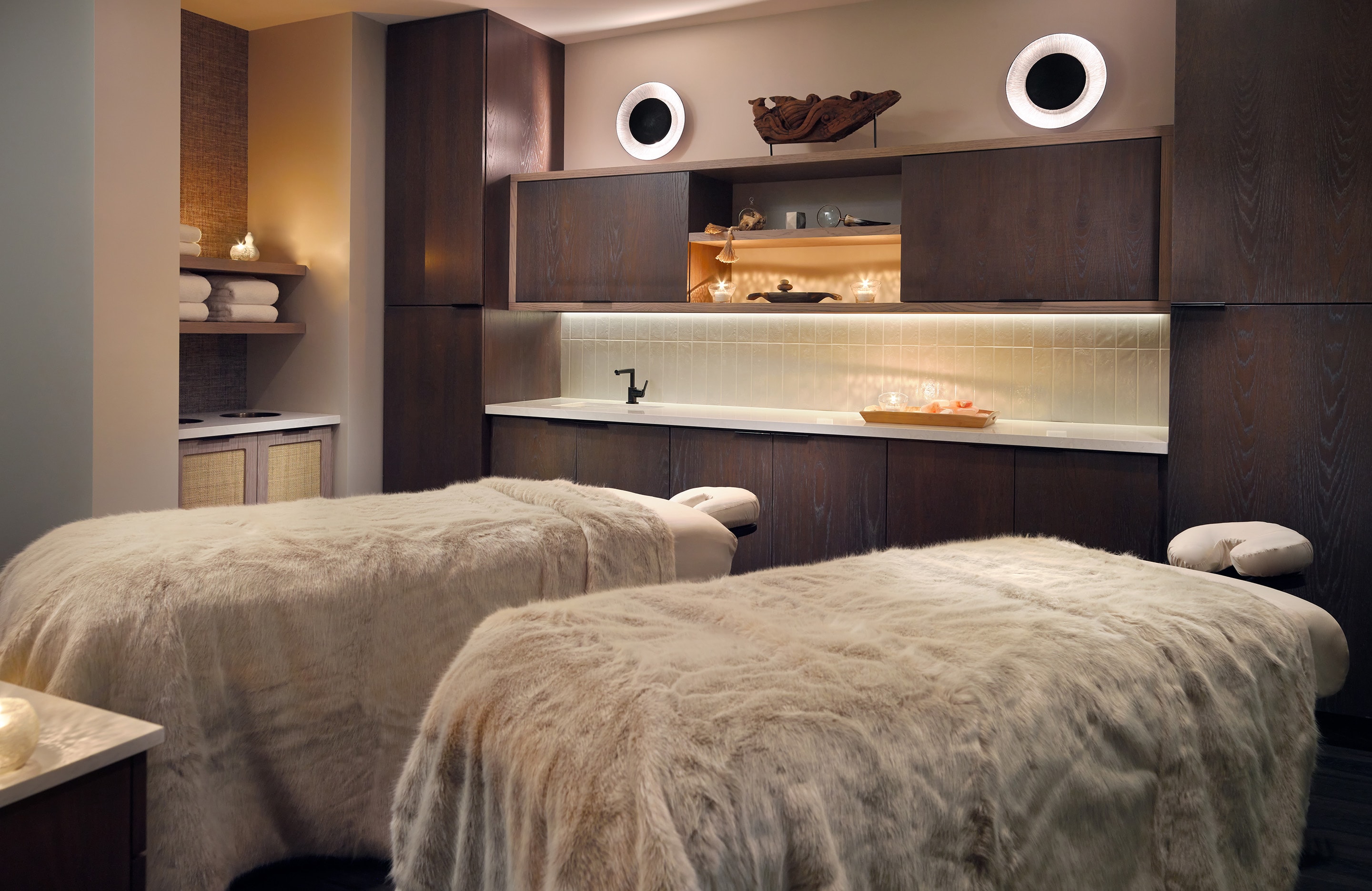 Omni Viking Lakes Hotel | Hotels in Eagan, MN