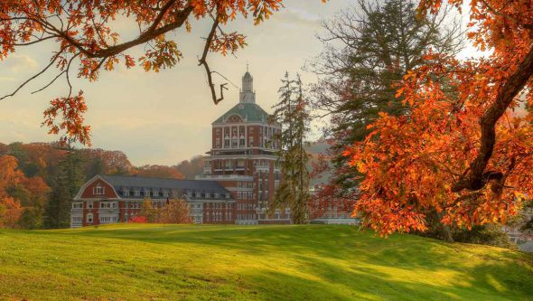 homrst-omni-homestead-resort-fall-tree-1170x660 - Unpacked