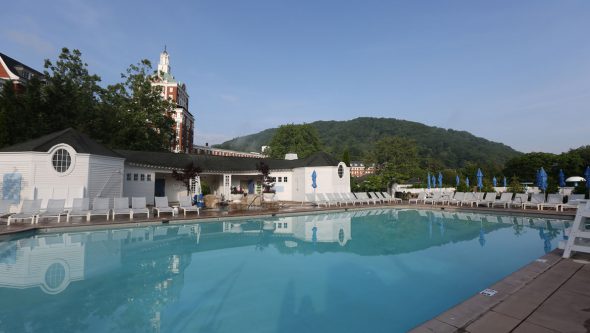 homrst-omni-homestead-resort-outdoor-pool-1 - Unpacked