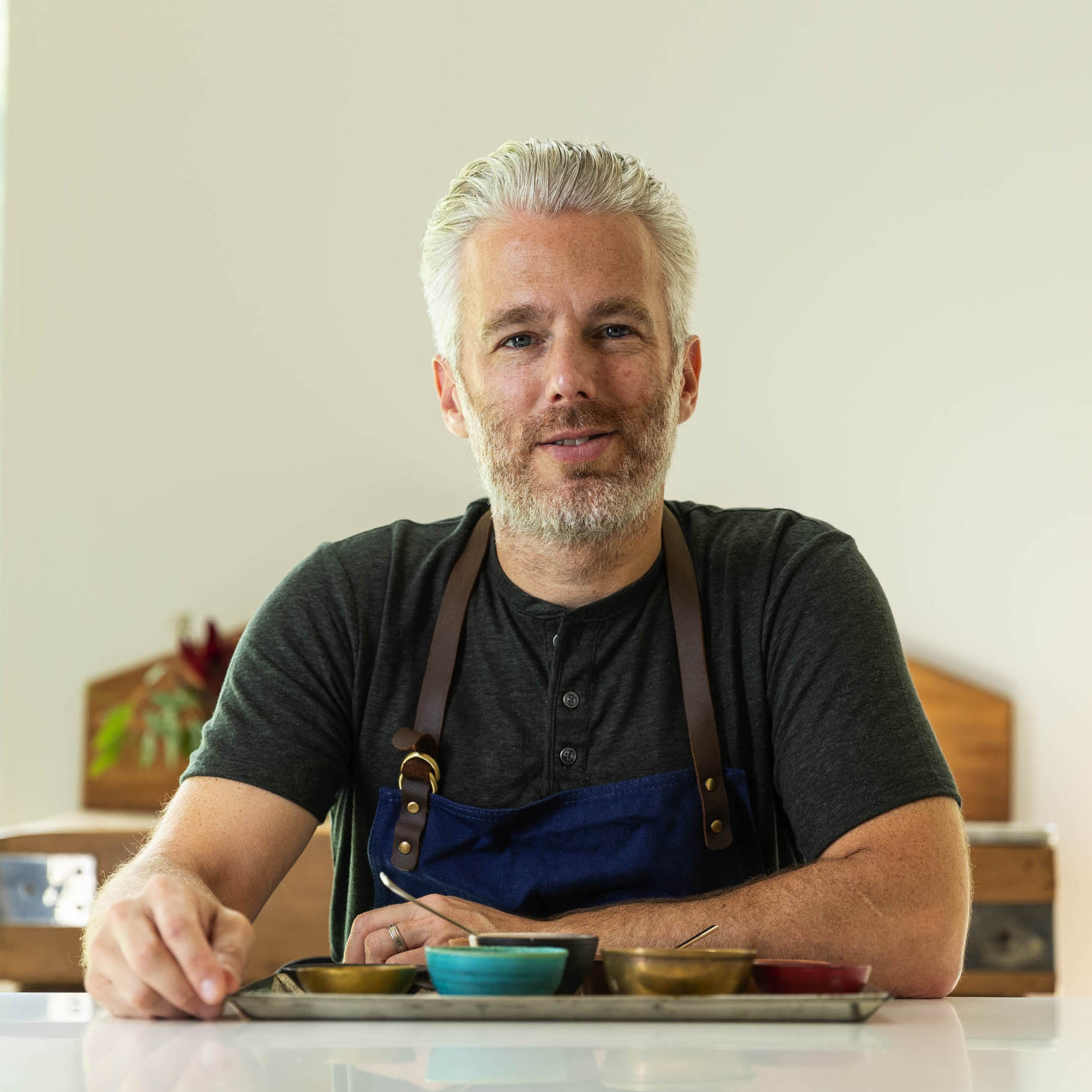 2437_2018_LiorBook_Lior_3872 SQ - Unpacked